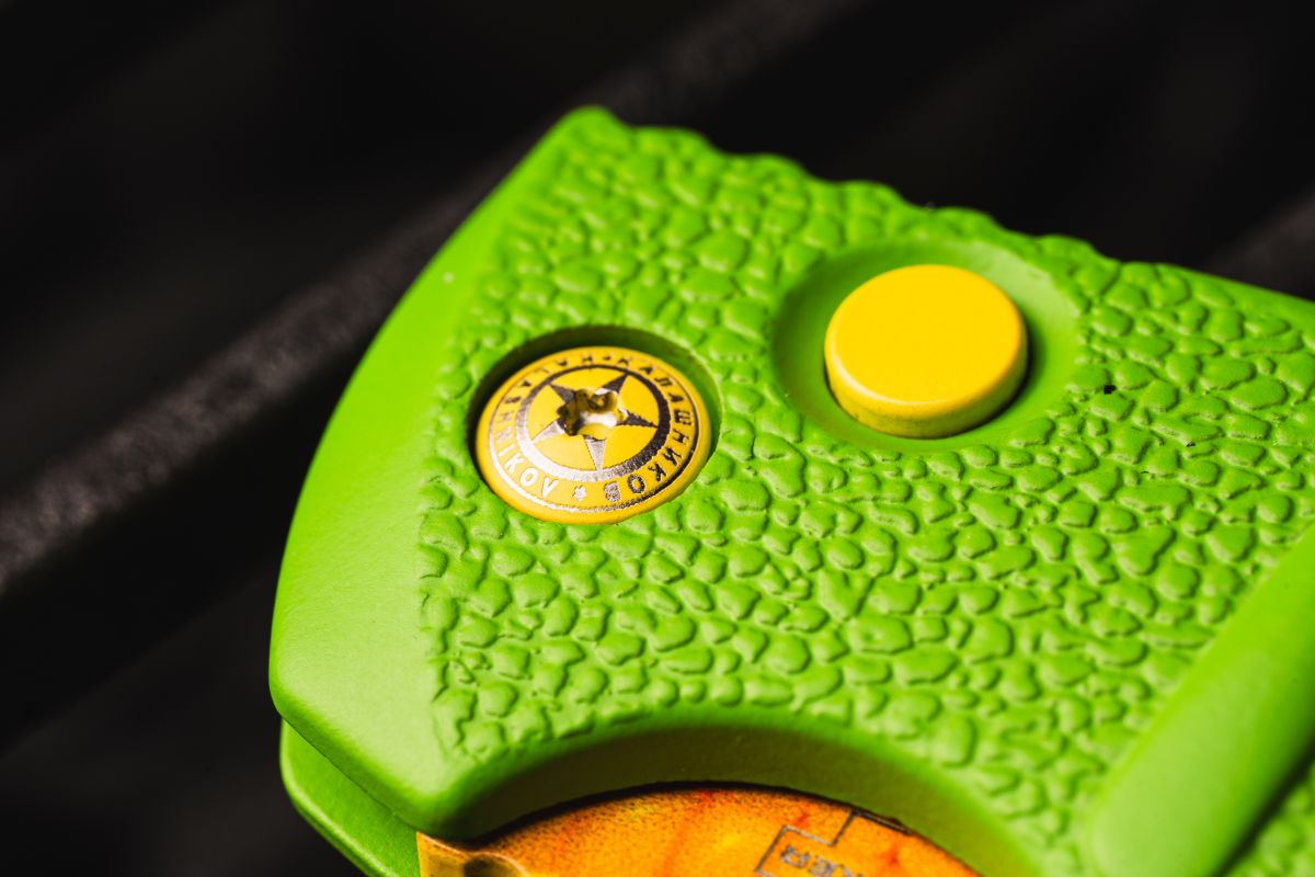 The Boker KalashniCob Switchblade: From Meme to EDC - Knife Life